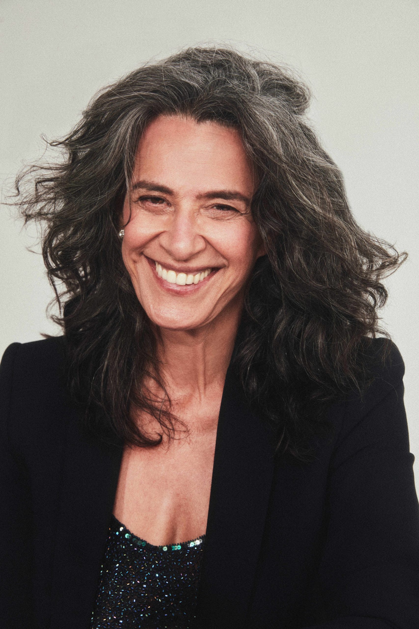 Simone celebra 50 anos de carreira com a turnê "Tô Voltando"