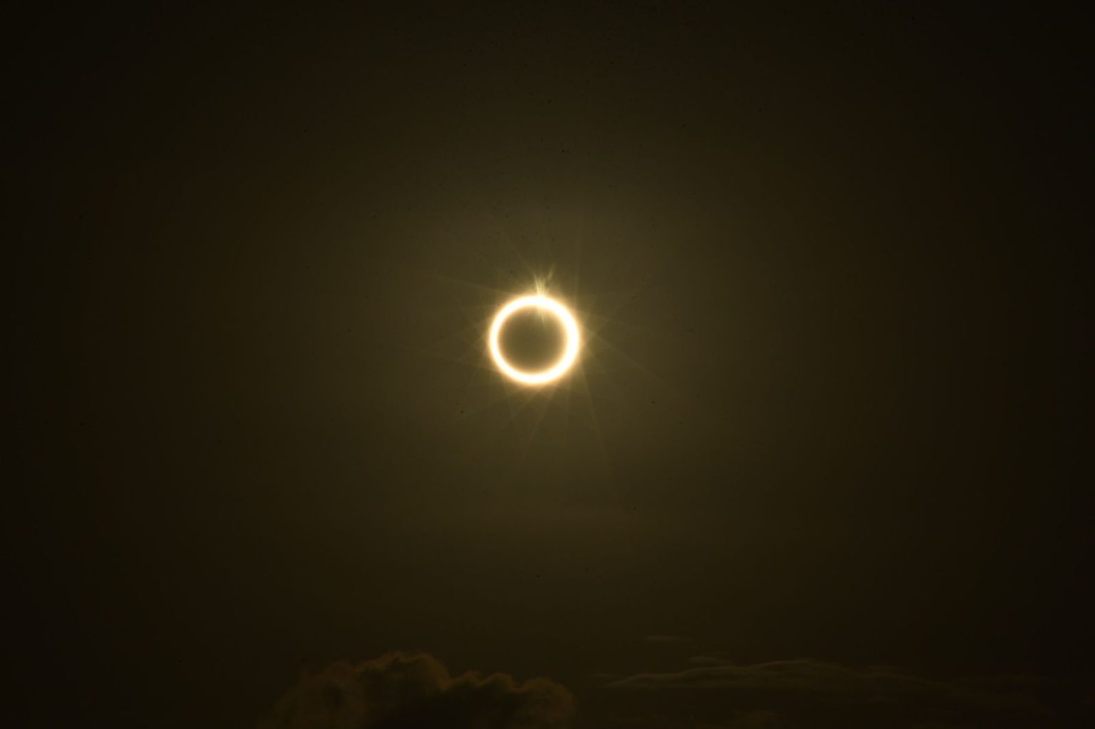 Eclipse solar anular: veja fotos do fenômeno em Natal