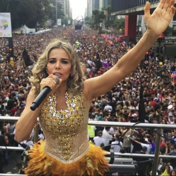 Se Parar Eu Caio com vendas aceleradas de camisas para o bloco na terça ...