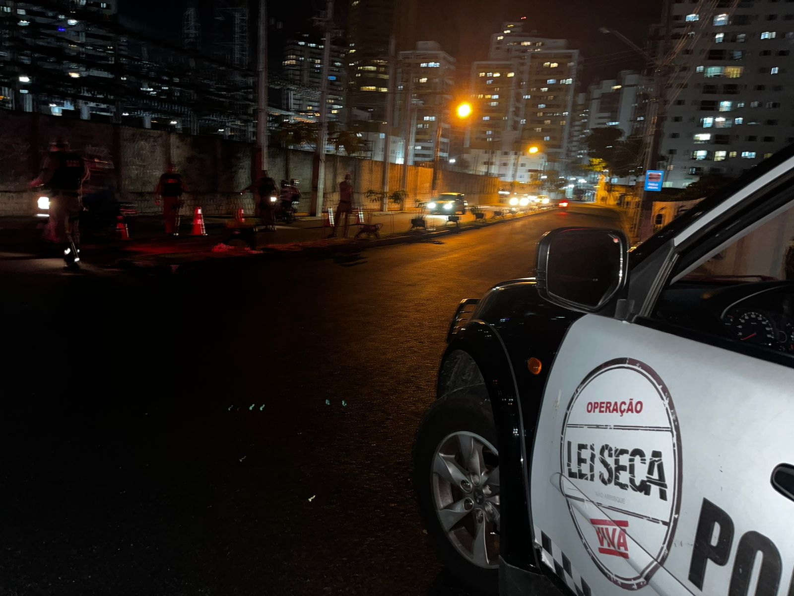 Homem é preso e 11 são autuados durante blitz Lei Seca