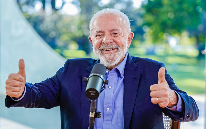 Vitória de Kamala Harris é mais segura para a democracia, diz Lula