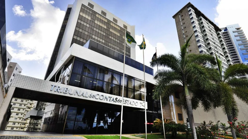 Decisão suspende pagamento irregular a presidente da Câmara de Parnamirim